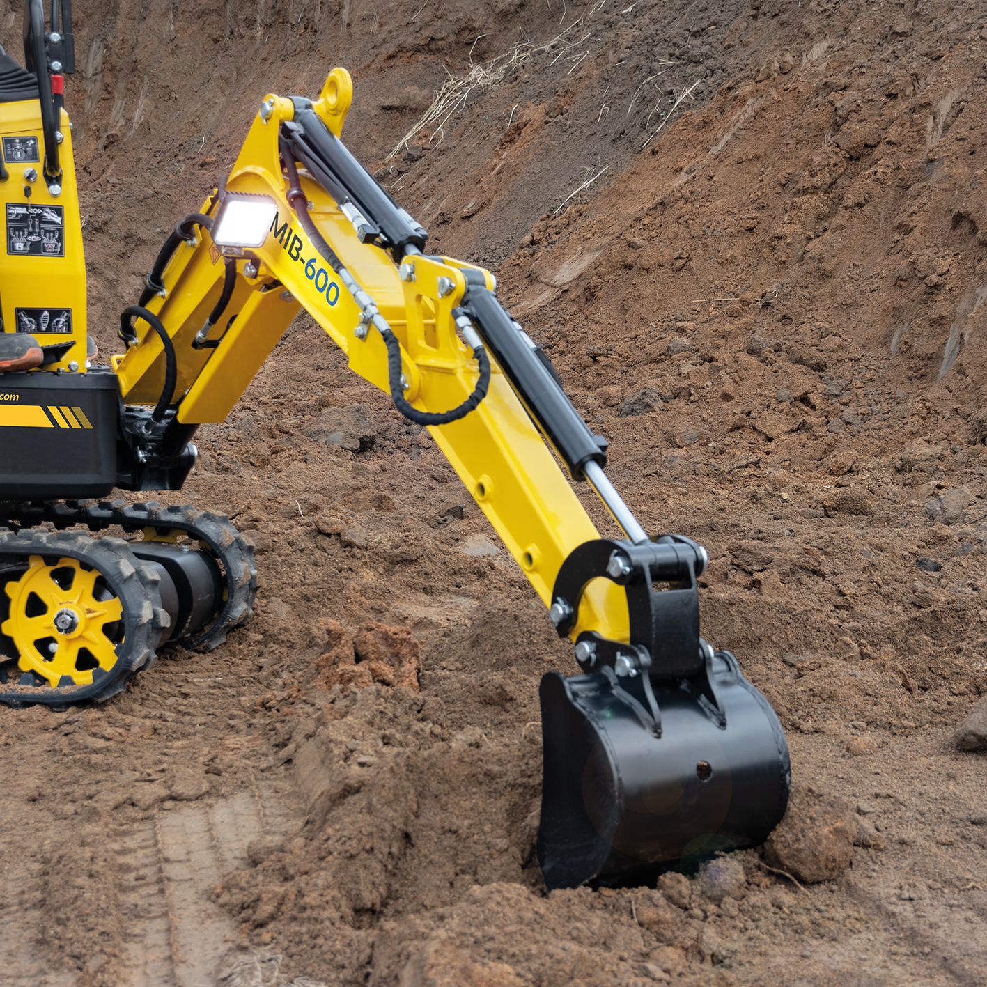 BAMATO | BAMATO Minibagger MIB-600 inkl. Zubehörset | Bavarian Machine ...